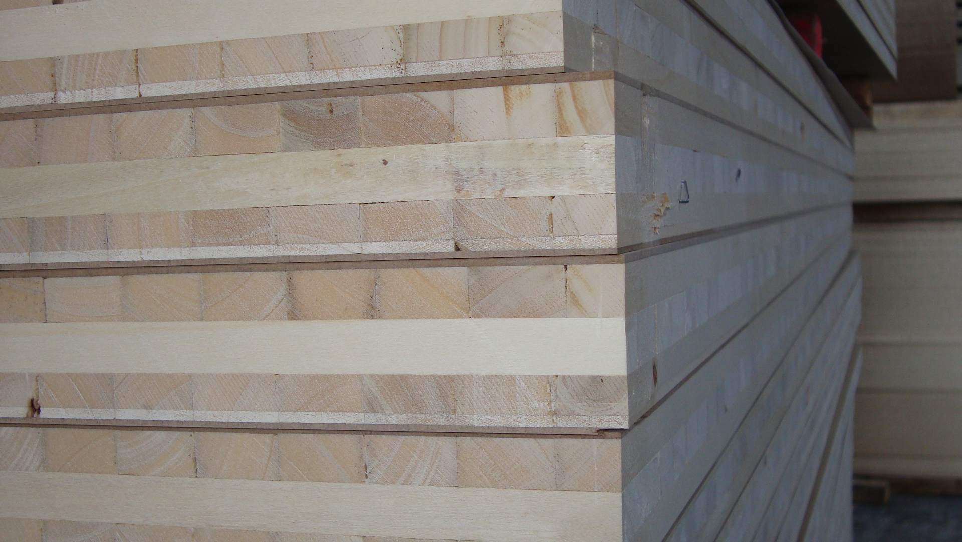 Triple-core poplar blockboard: bending strength and lightness - Walter ...